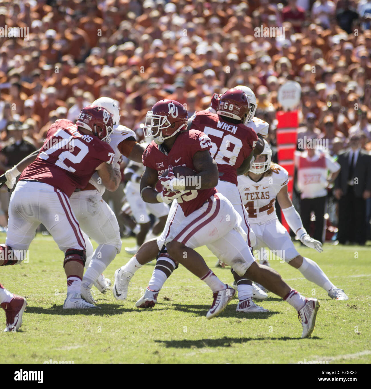 Red river showdown hi-res stock photography and images - Alamy