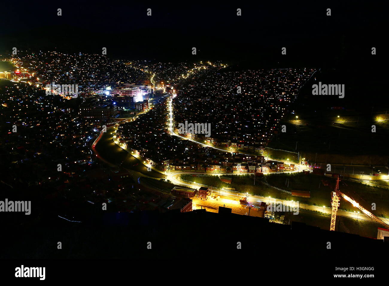 Garze, Sichuan, China. 29th Sep, 2016. Night view of the Larung Gar ...