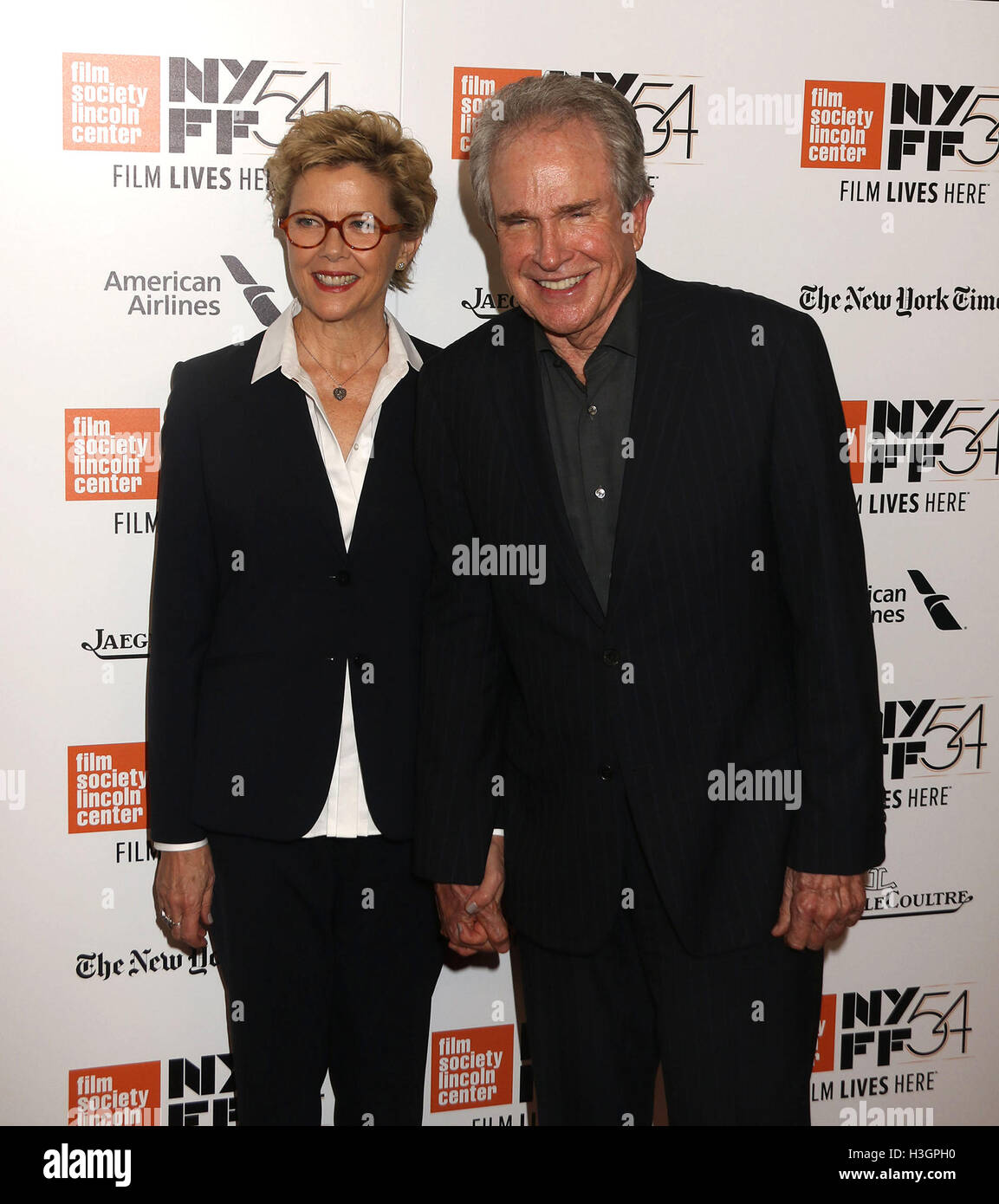 New York, New York, USA. 8th Oct, 2016. Actress ANNETTE BENING and her ...