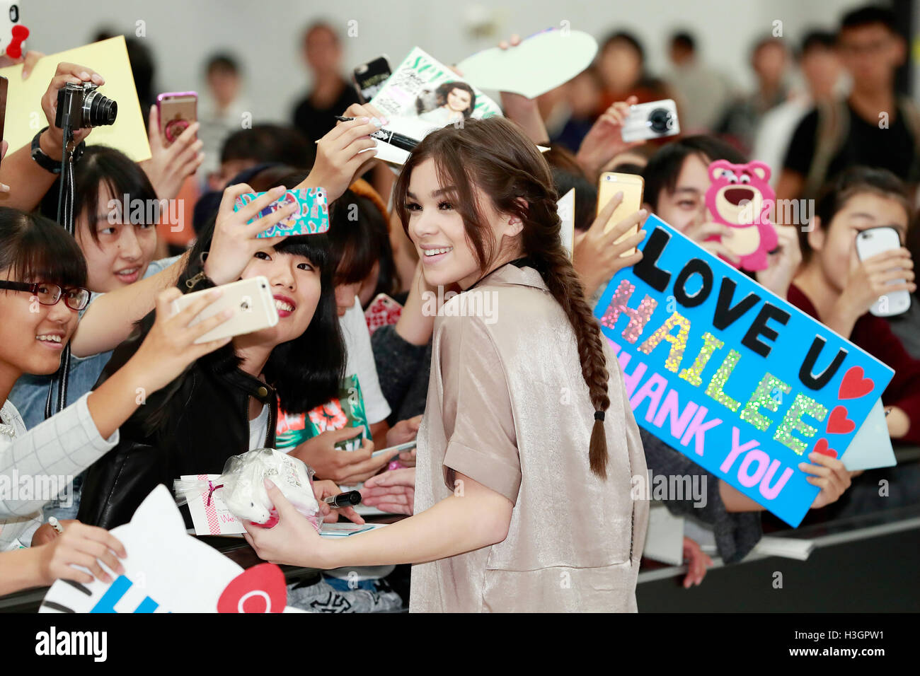 Chiba, Japan. 9th October, 2016. American singer and actor Hailee ...