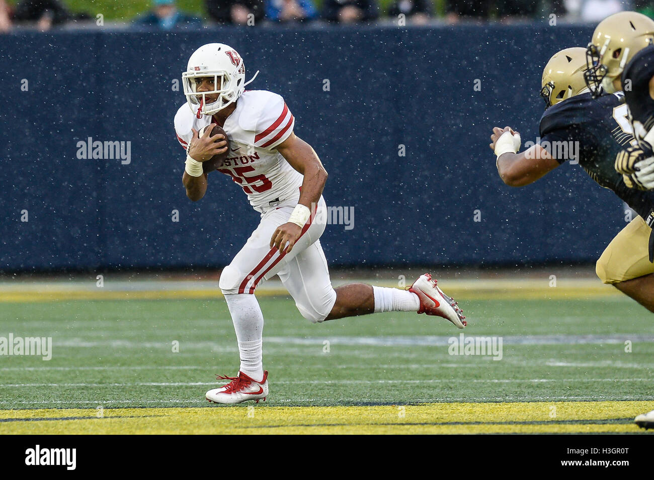 Annapolis, Maryland, USA. 8th Oct, 2016. University of Houston running ...