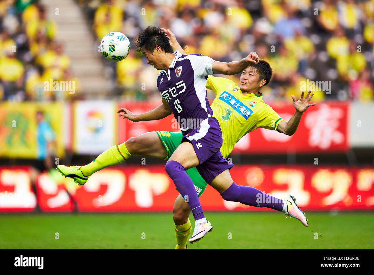 Fukuda Denshi Arena, Chiba, Japan. 8th Oct, 2016. (L to R) Lee Yong Jae ...