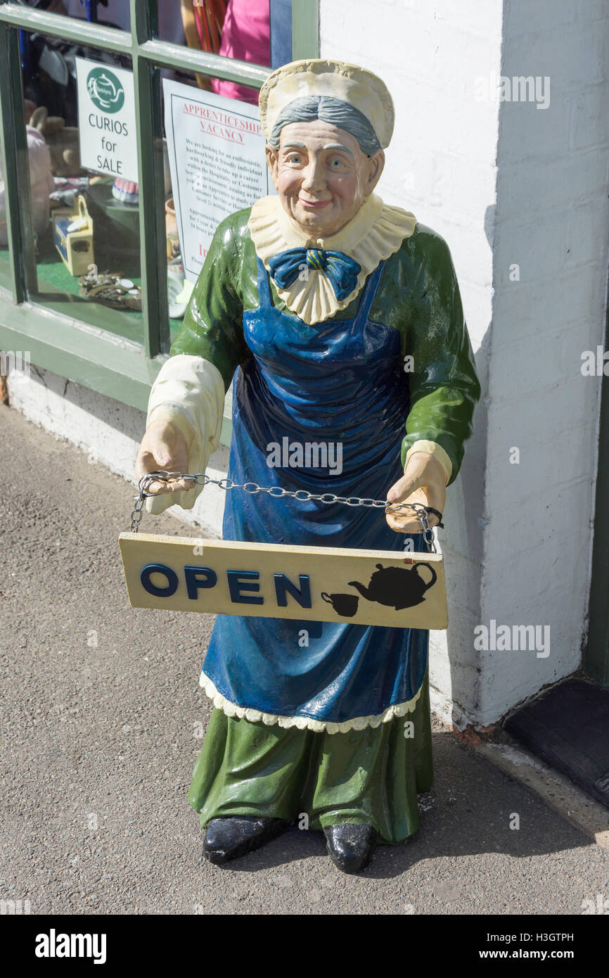 Open high street hi-res stock photography and images - Alamy