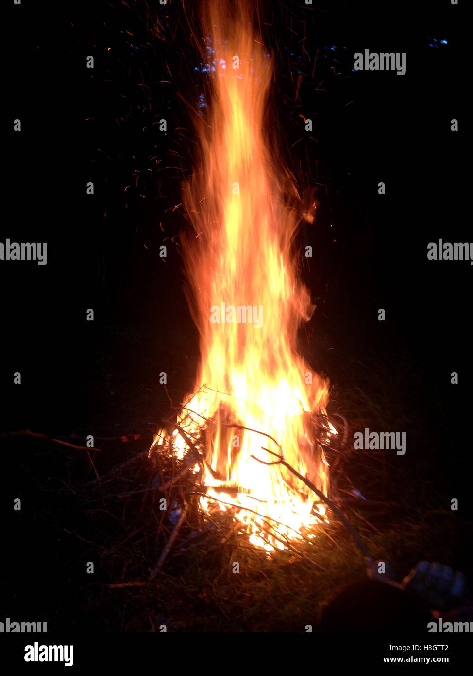 Camp fire in the dark Stock Photo - Alamy