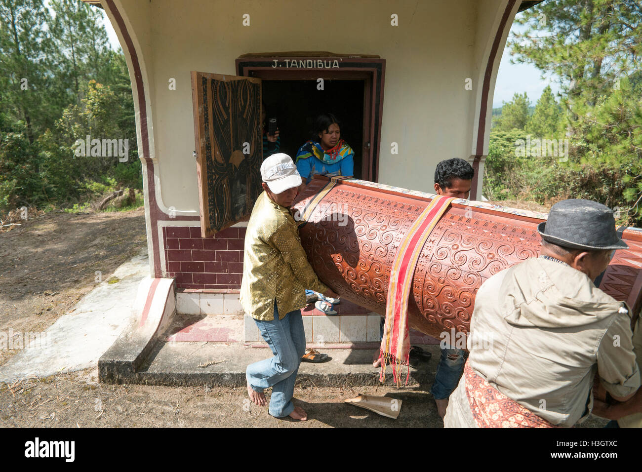 The dead body to bring up by the relatives to clean off their corpses ...