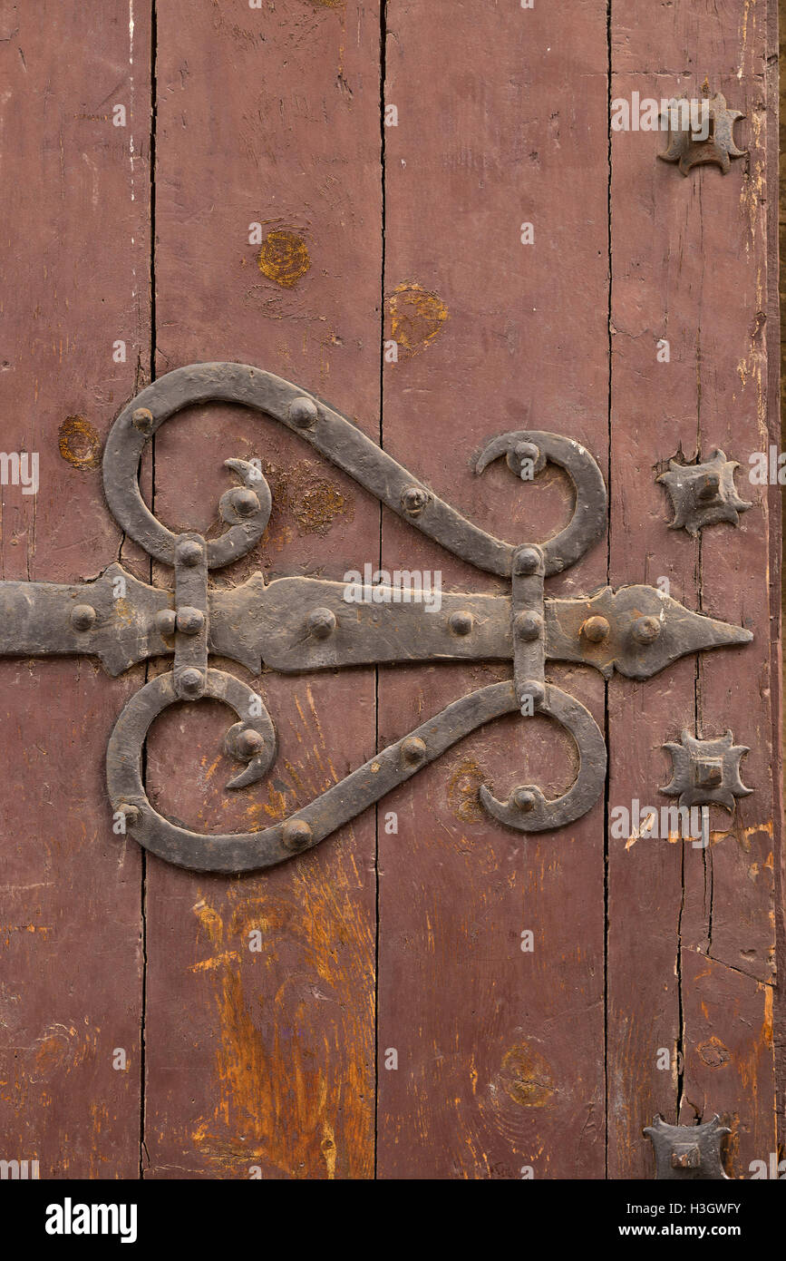 Hinge medieval door hi-res stock photography and images - Alamy
