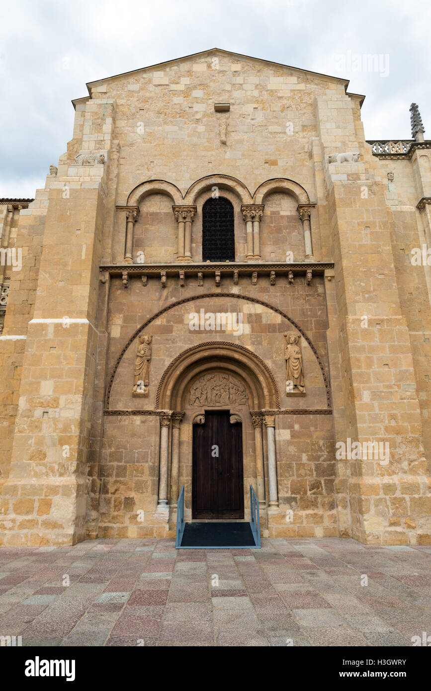 Basilica of San Isidoro in Leon - Spain Stock Photo - Alamy