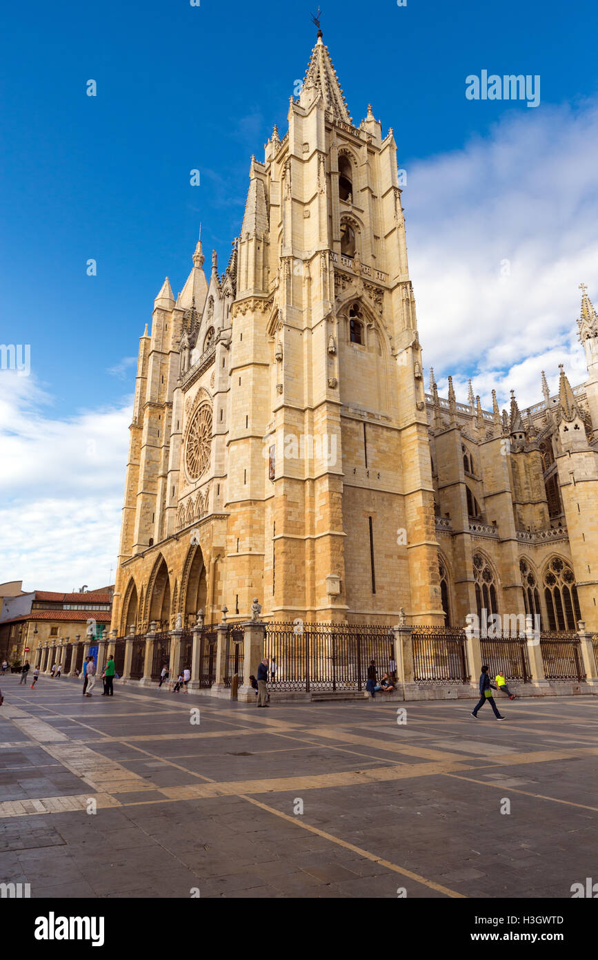 Leon cathedral spain stained glass hi-res stock photography and images ...