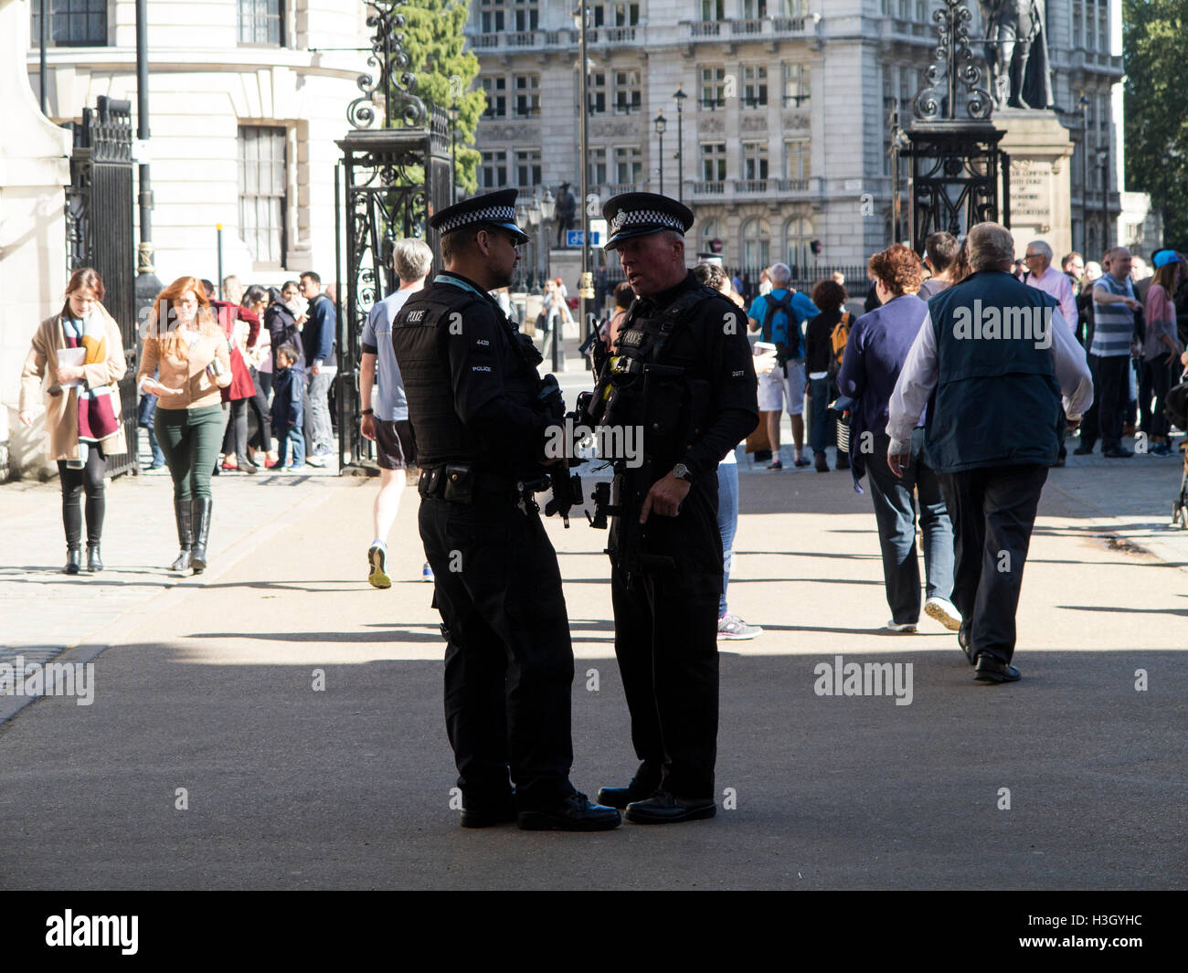 A heavily armed police unit Stock Photo - Alamy