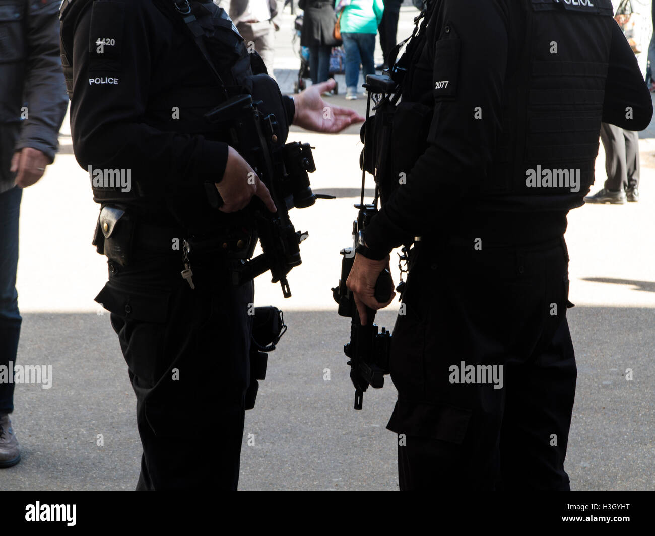 A heavily armed police unit Stock Photo - Alamy