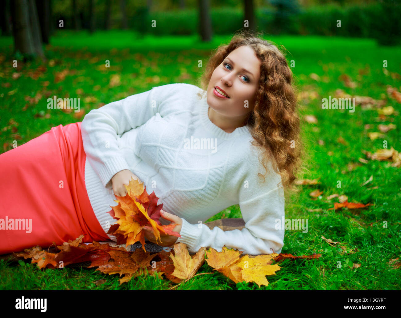 Outdoor portrait pretty plus size model hi-res stock photography and ...