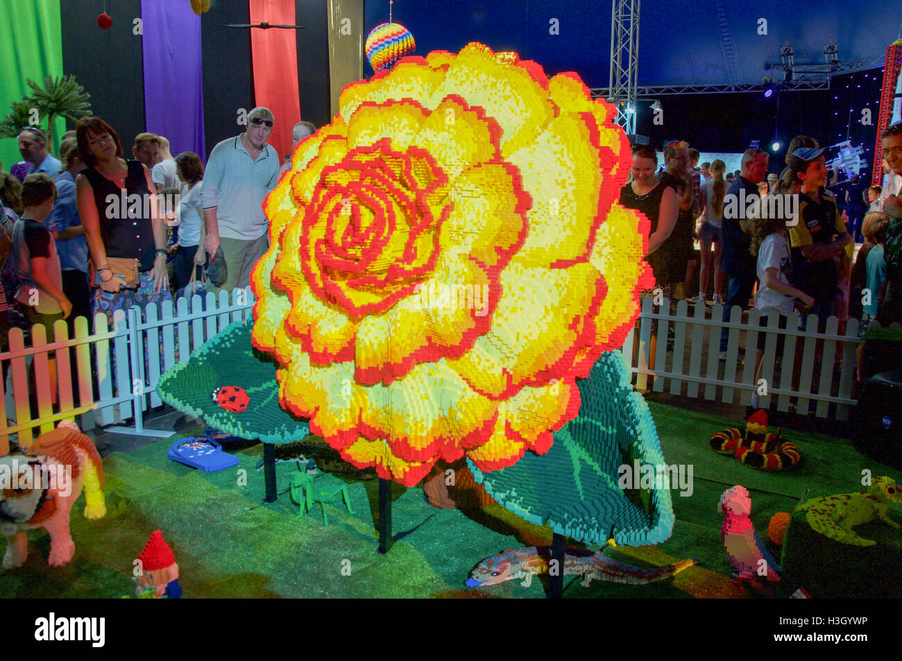 Lego flower hi-res stock photography and images - Alamy