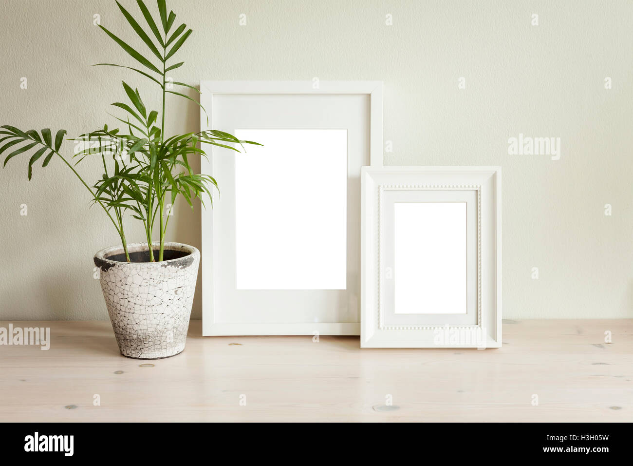 Blank image frames hi-res stock photography and images - Alamy