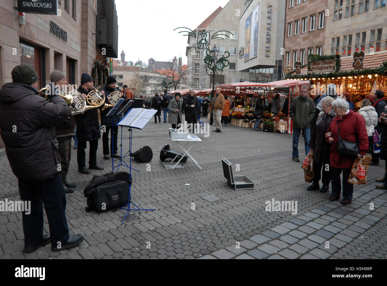 Horn quartett hi-res stock photography and images - Alamy