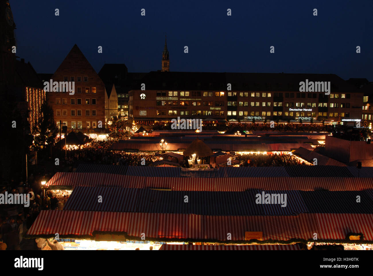 Every year, on the Friday before the first Advent Sunday, the Nuremberg ...