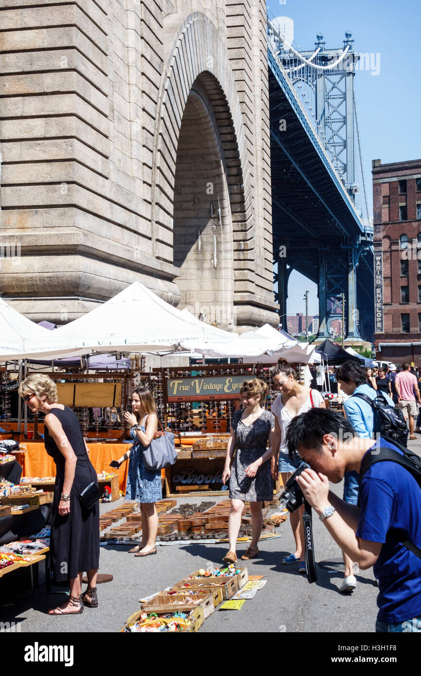 Brooklyn bridge anchorage hi-res stock photography and images - Alamy