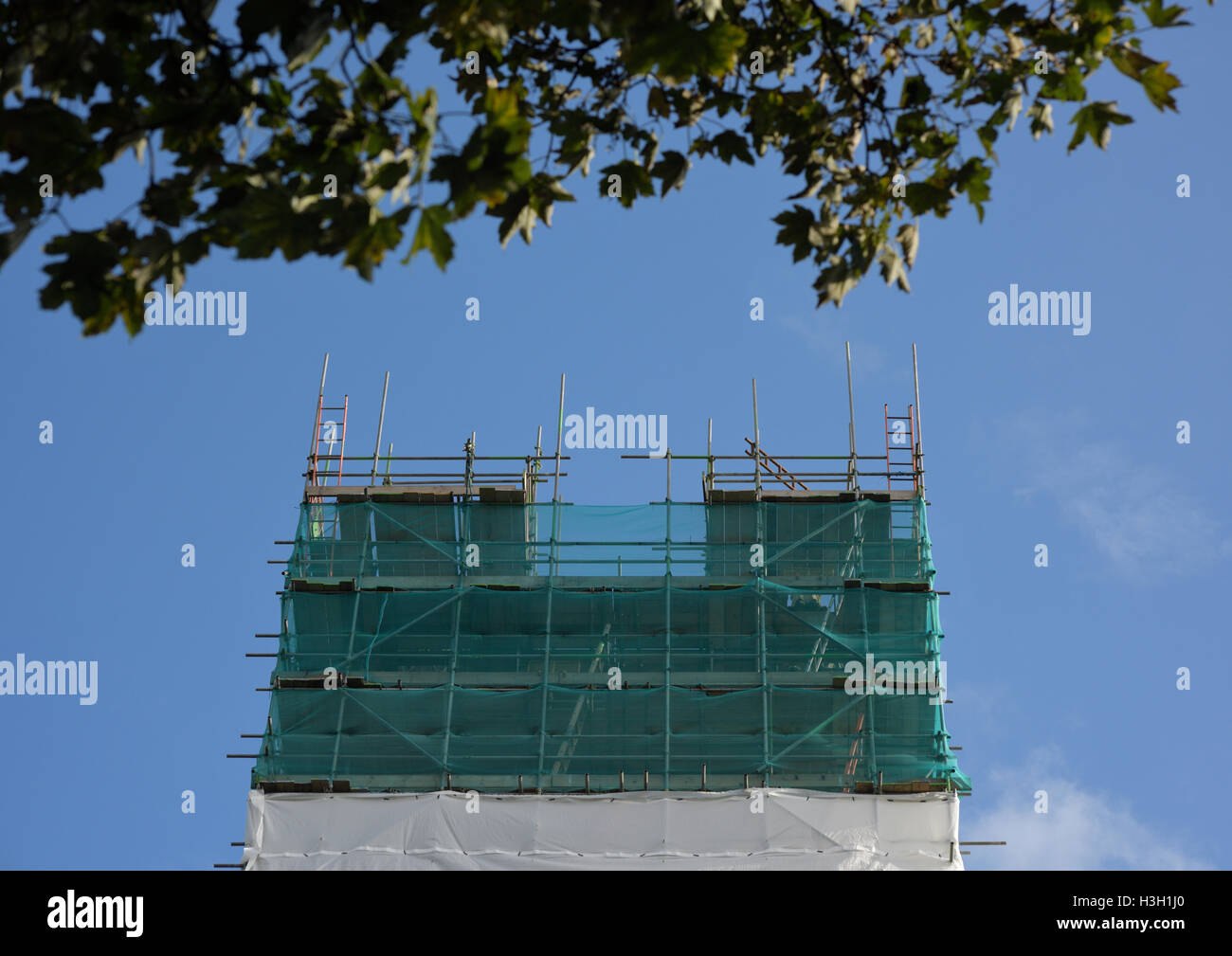 Sandblasting containment curtains protect the environment against ...