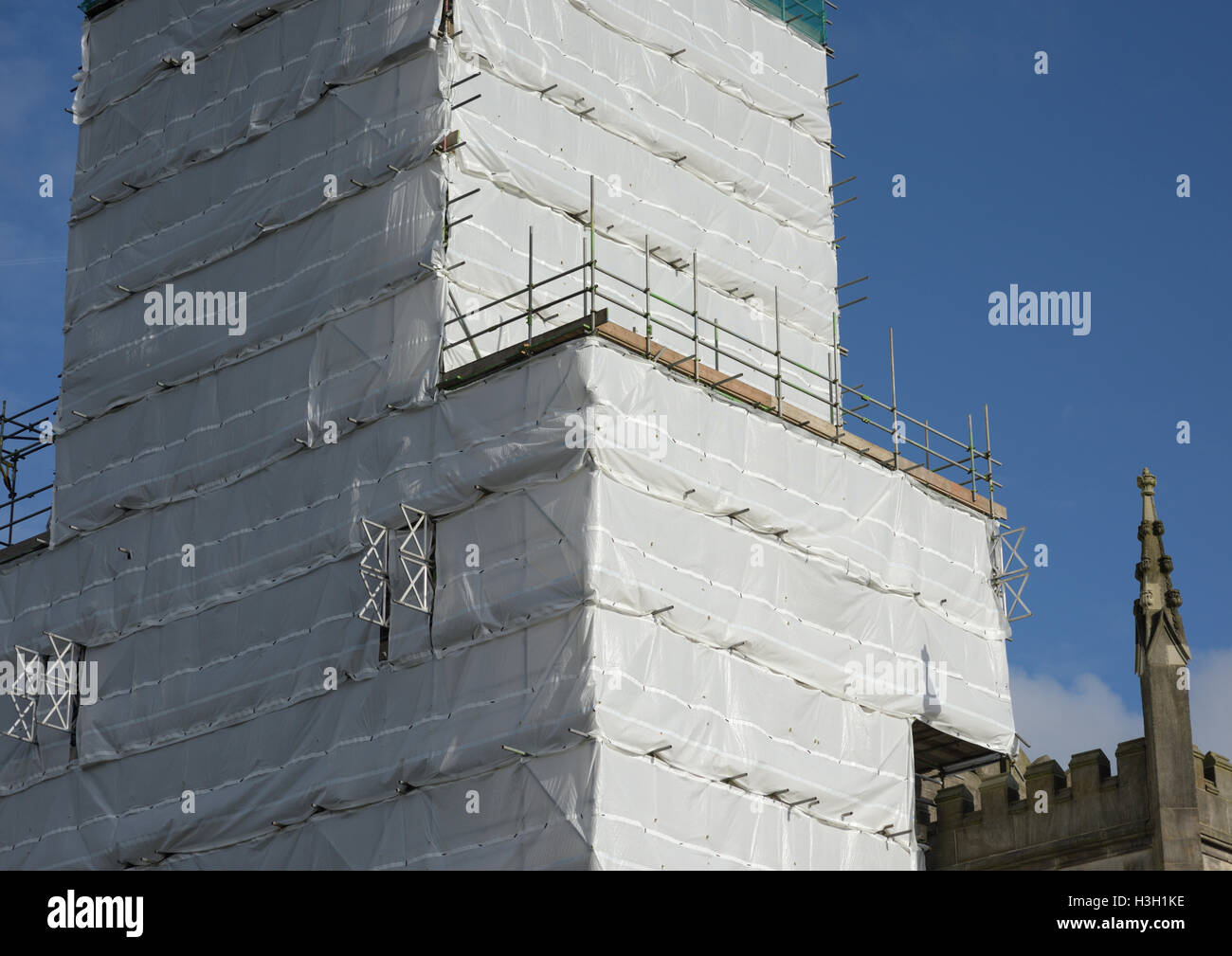 Sandblasting containment curtains protect the environment against ...