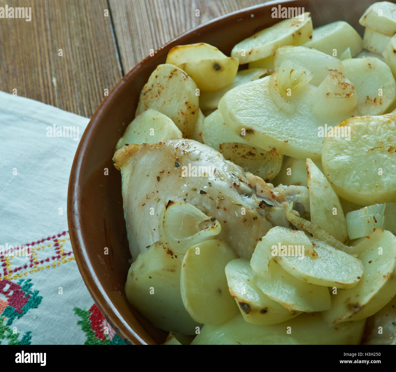 Djej W Batata Bil Sayniyyeh - Middle Eastern Baked Garlic Chicken and ...