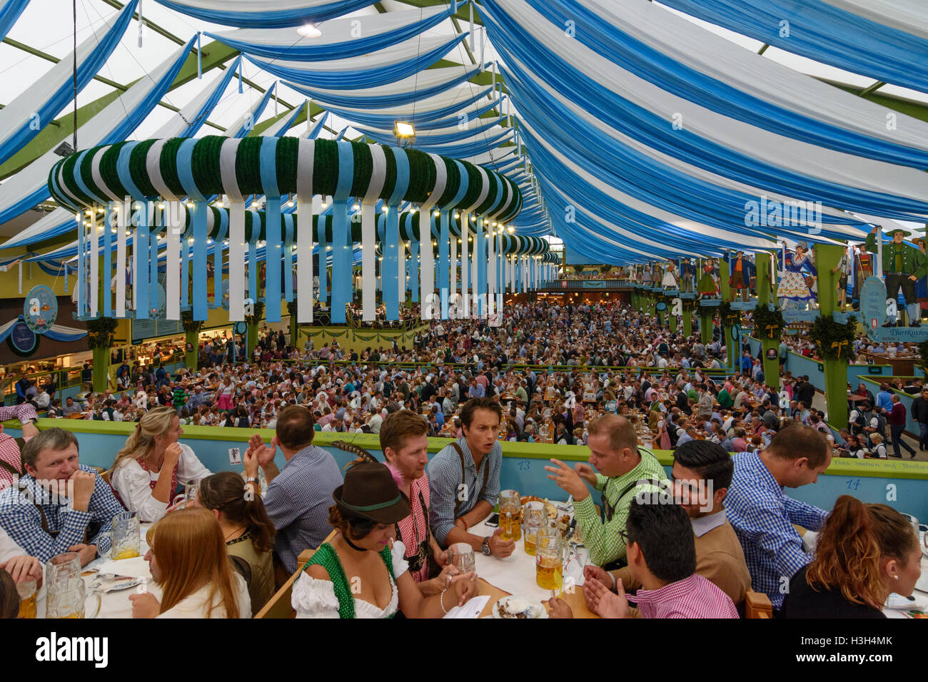 München, Munich: Oktoberfest beer festival: Ochsenbraterei tent Stock ...