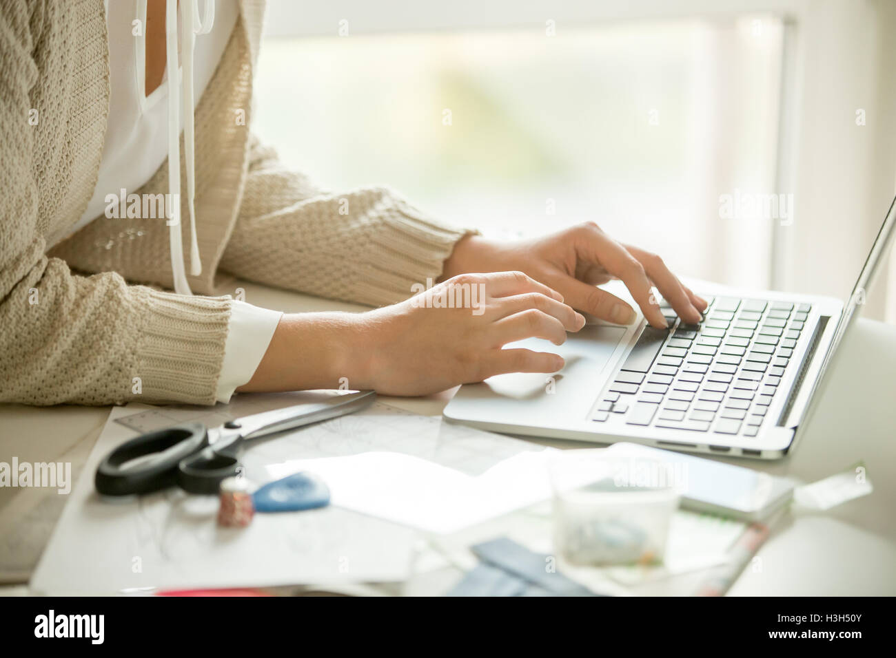 Hands printing hi-res stock photography and images - Alamy