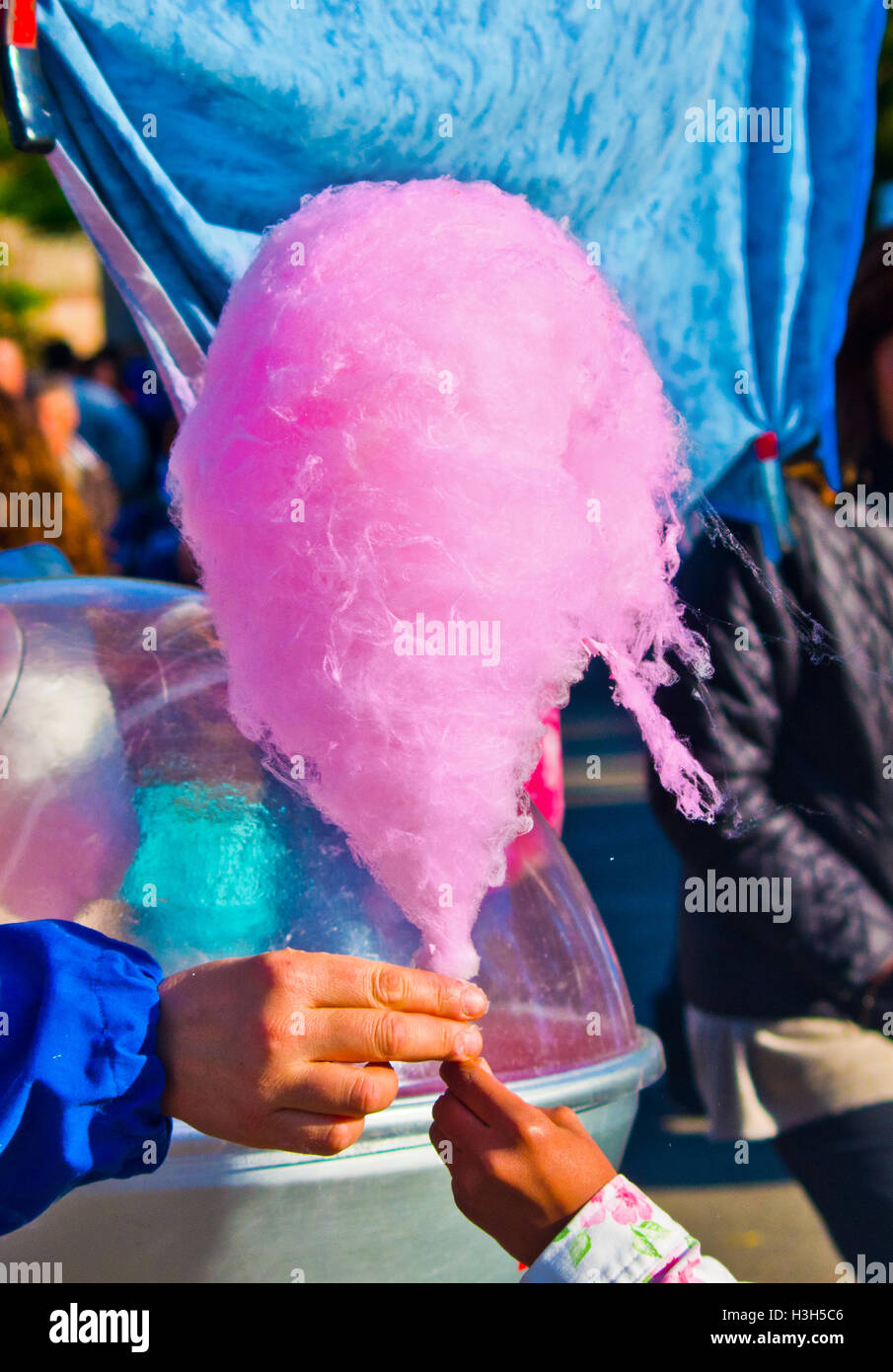 Cotton by hand children hi-res stock photography and images - Alamy