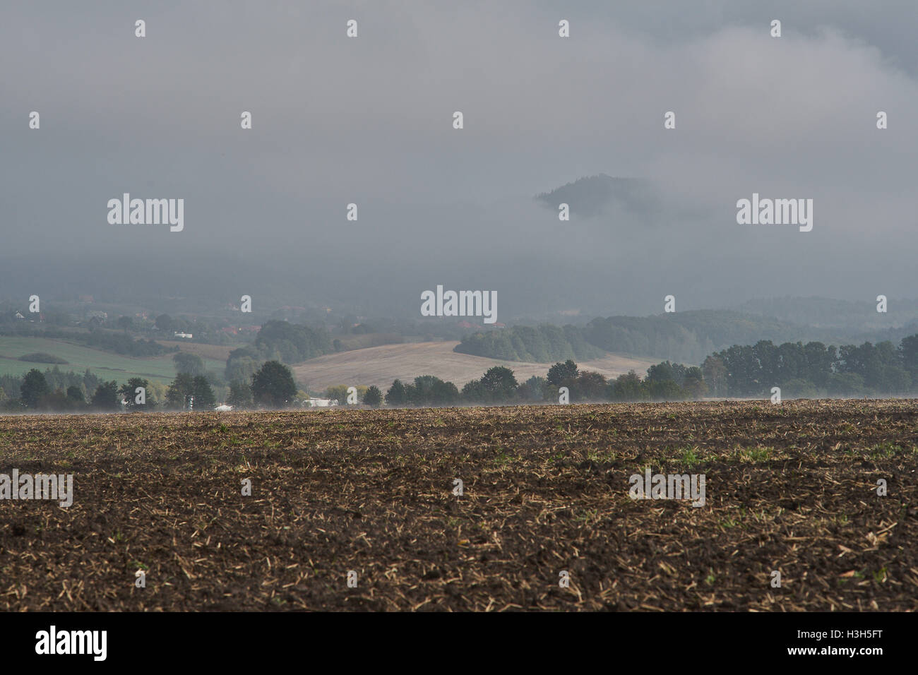 October morning mist hi-res stock photography and images - Alamy