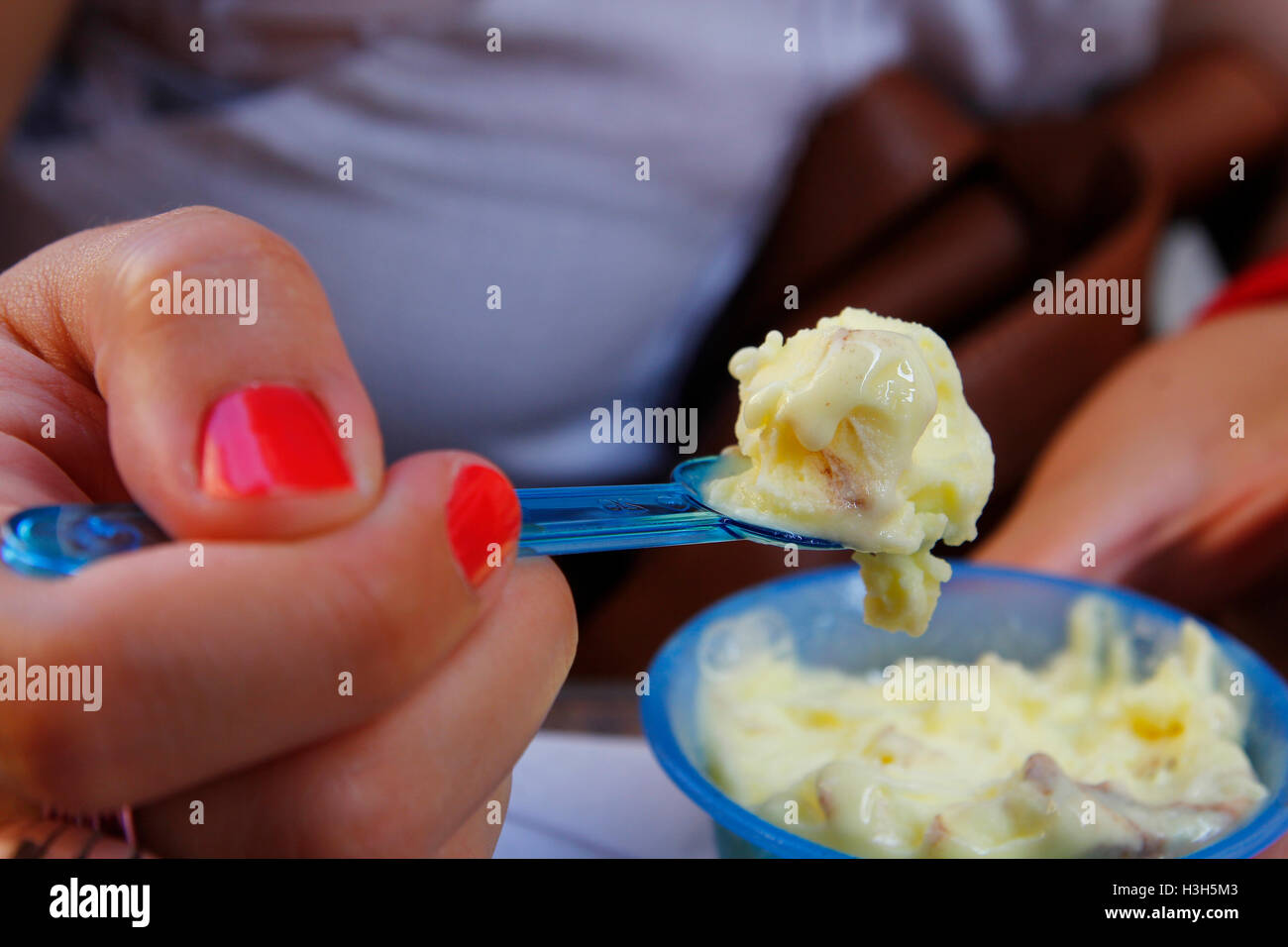 Human hand holding a spoon, with ice-cream Stock Photo - Alamy