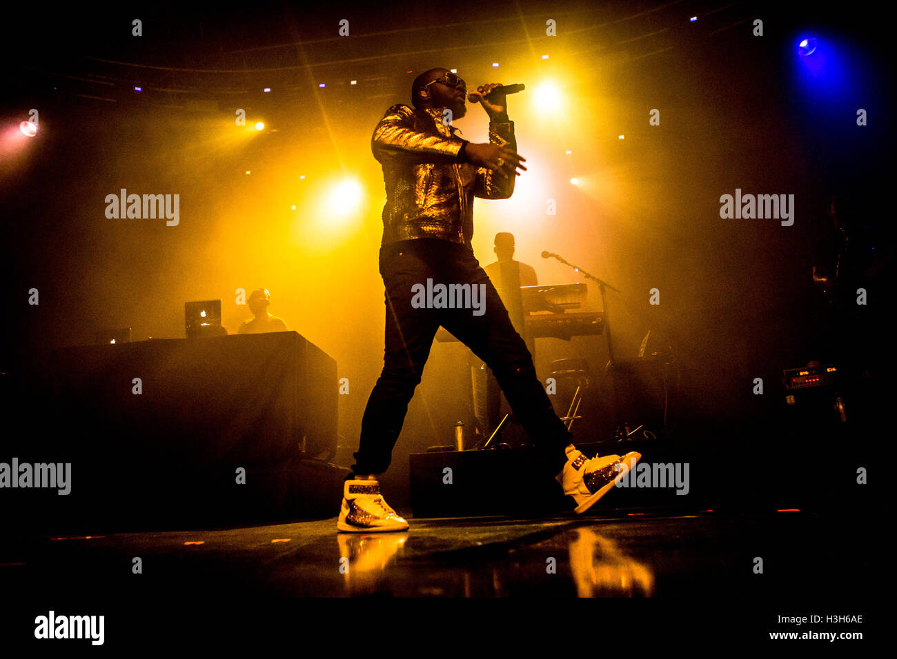 Maitre gims concert hi-res stock photography and images - Alamy