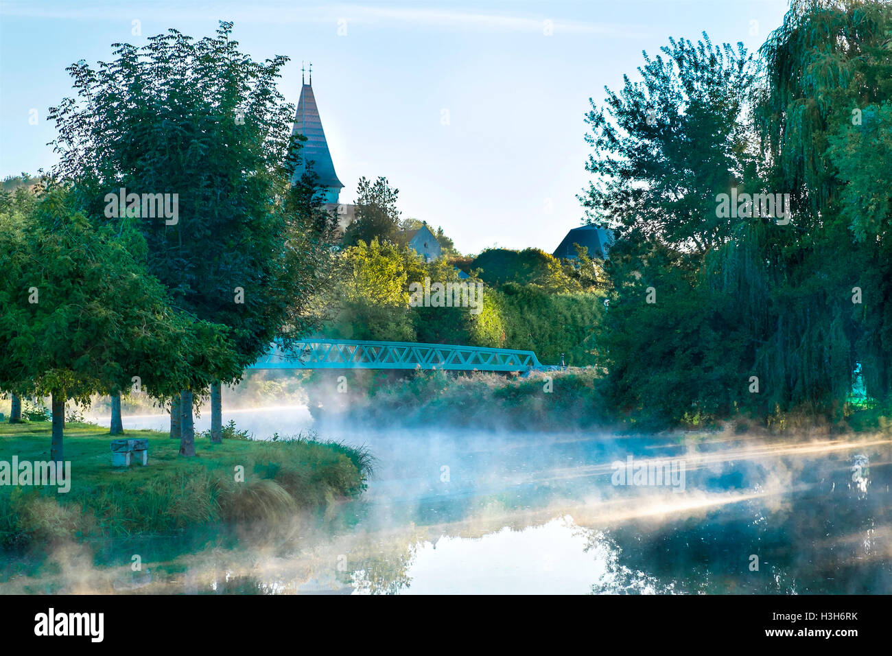 Mist rising off river hi-res stock photography and images - Alamy