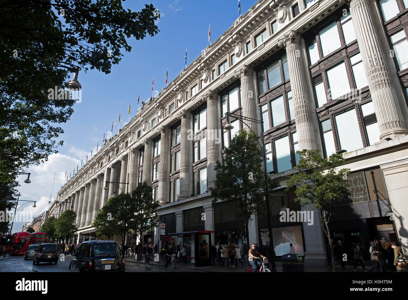 Selfridge's Flagship department store in Oxford Street London Stock ...