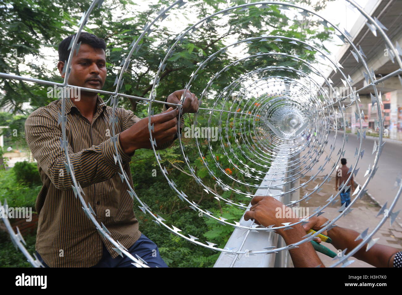Secured with razor wire on top of the iron fence Stock Photo - Alamy