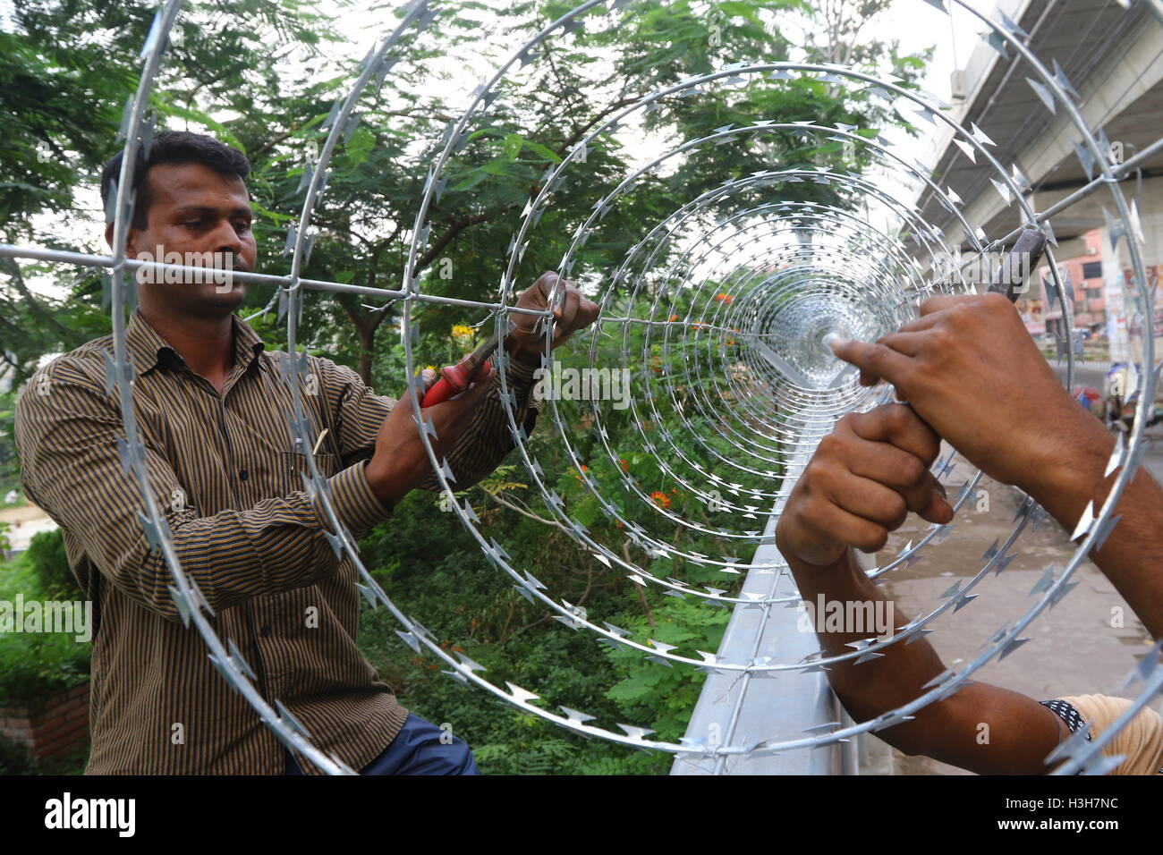 Secured with razor wire on top of the iron fence Stock Photo - Alamy