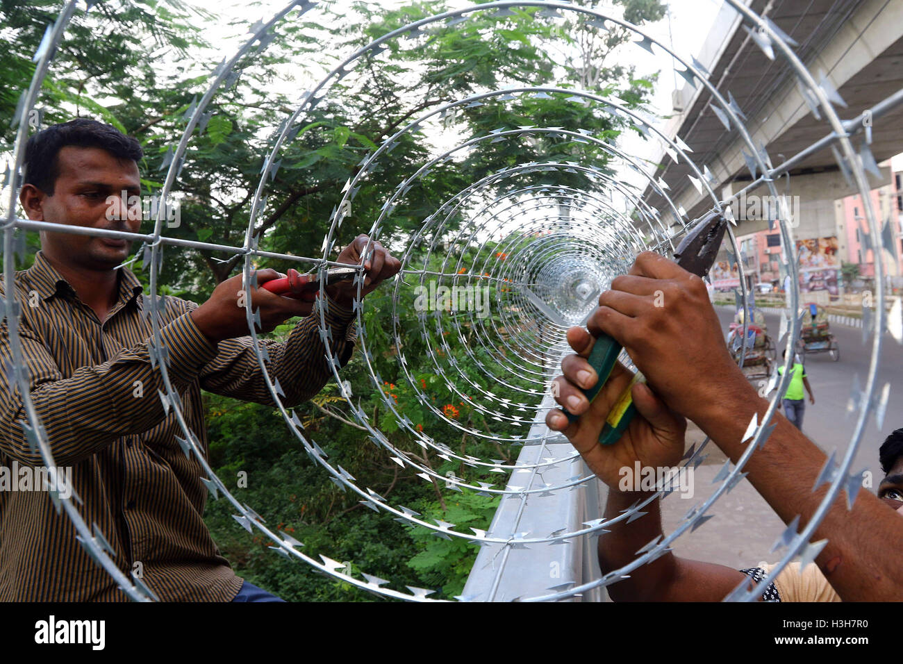 Secured with razor wire on top of the iron fence Stock Photo - Alamy
