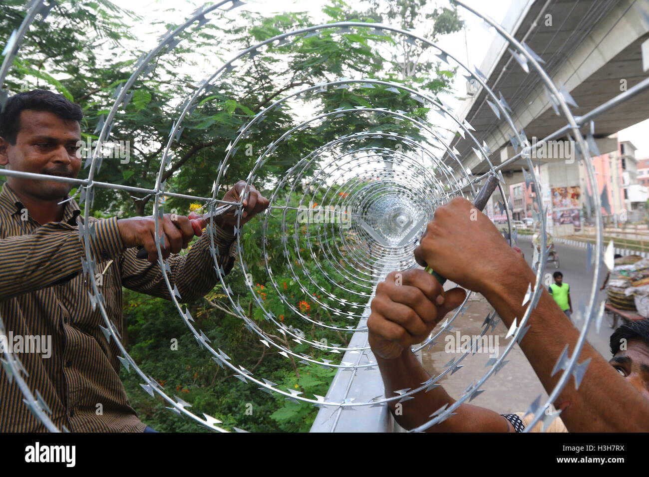 Secured with razor wire on top of the iron fence Stock Photo - Alamy