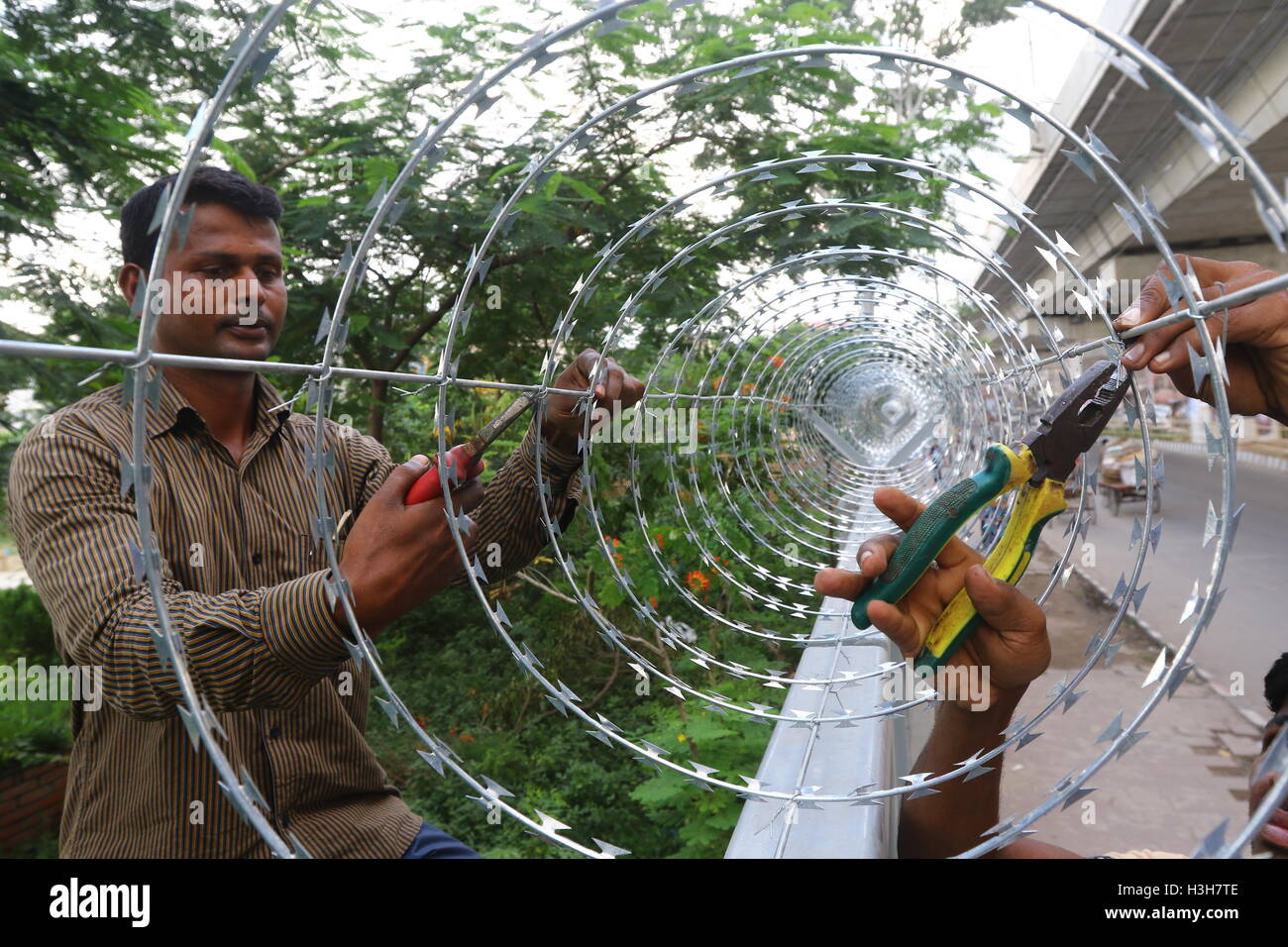 Secured with razor wire on top of the iron fence Stock Photo - Alamy