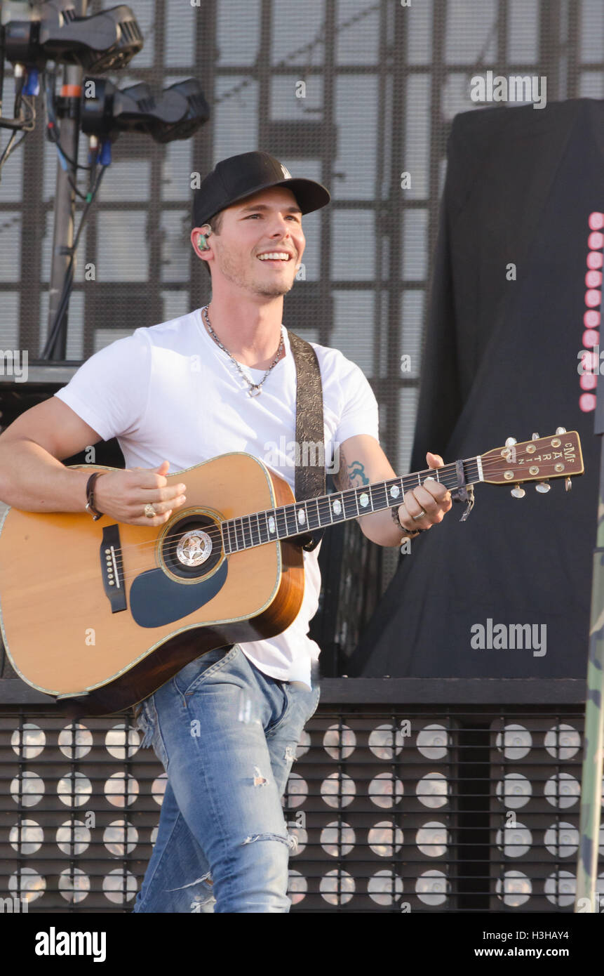 Granger Smith preforms at day 2 of the Route 91 Harvest Festival at the ...