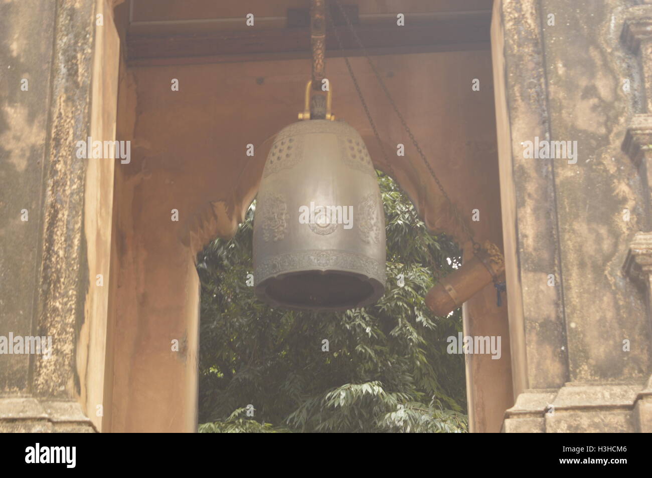kelaniya temple bell tower Stock Photo - Alamy