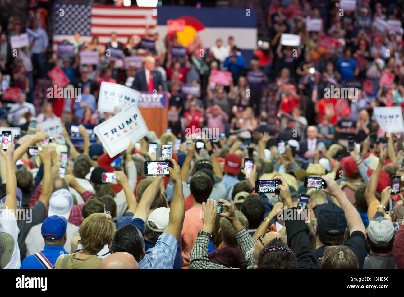 Crowd audience rally hi-res stock photography and images - Alamy