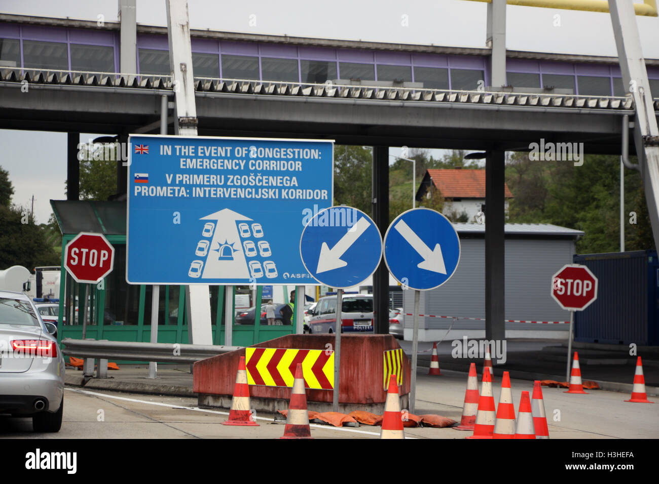 Border cross sign Stock Photo - Alamy