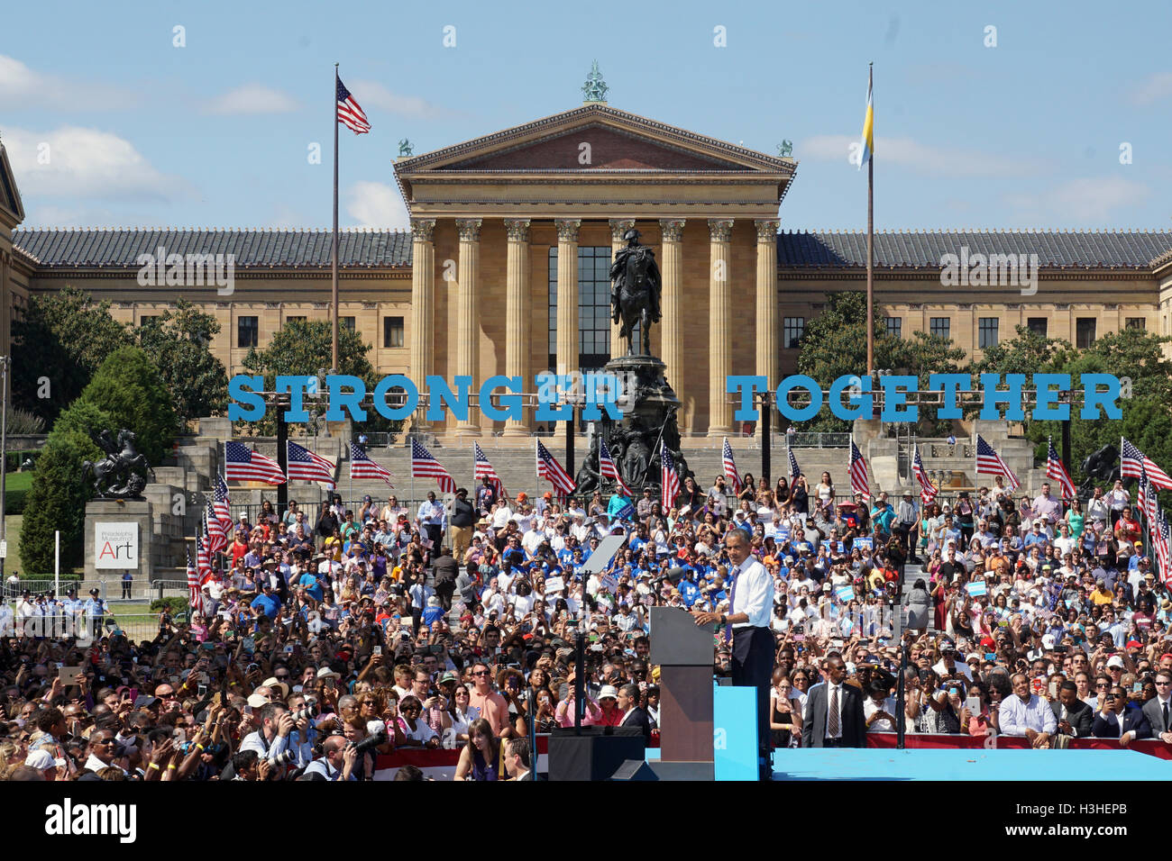 President Barack Obama campaigning for Presidential Candidate, Hillary ...