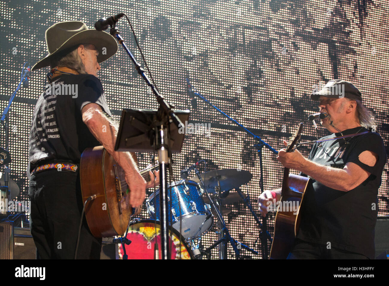 Willie Nelson and Neil Young performs together at the 2016 Farm Aid at ...