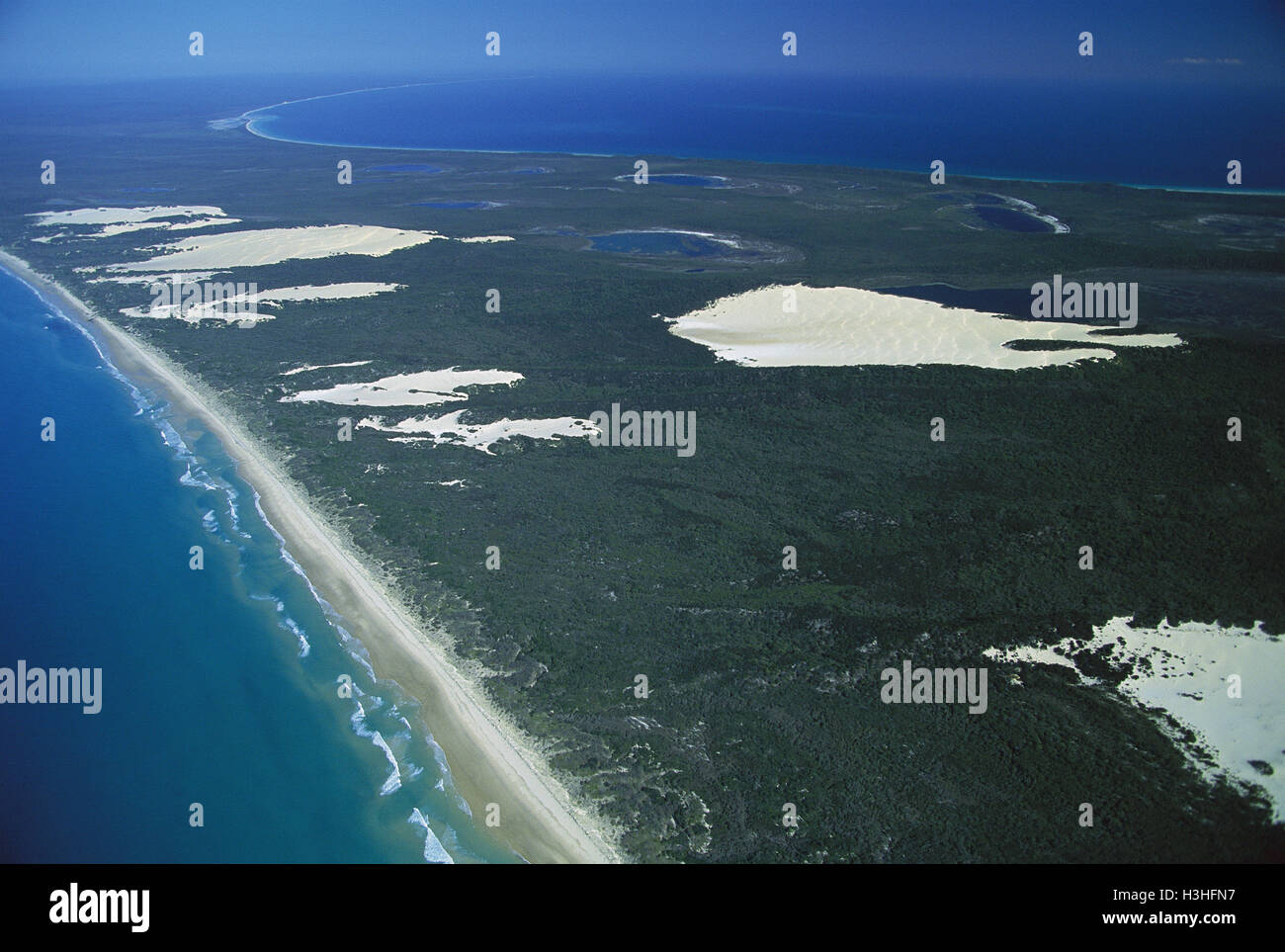Perched lakes and sand dunes Stock Photo - Alamy