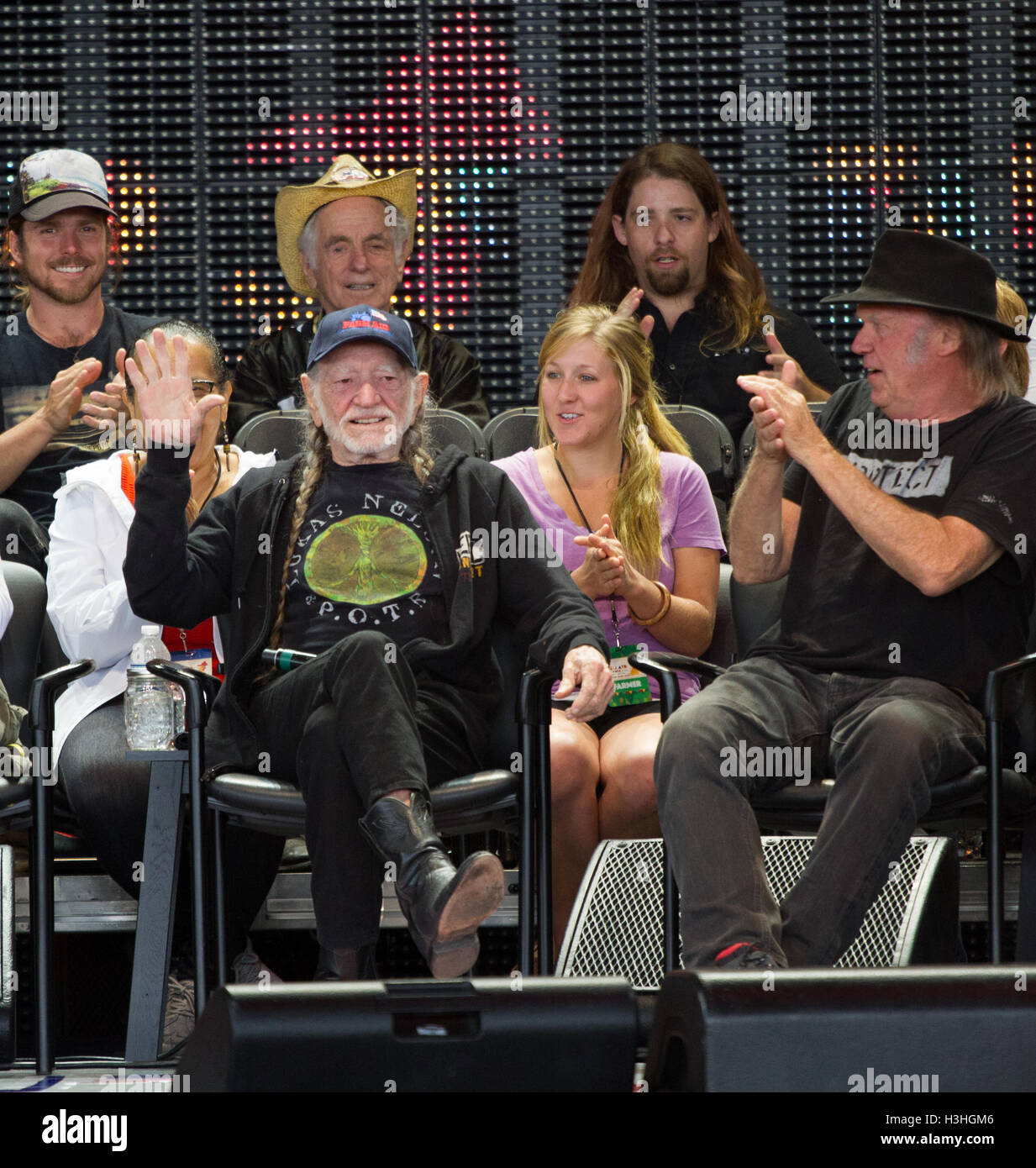 Farm aid willie nelson hi-res stock photography and images - Alamy