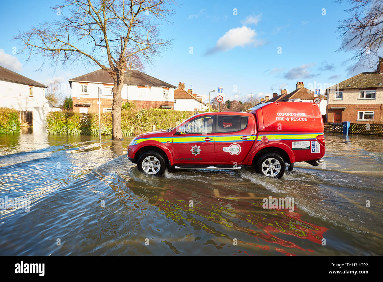 An Oxfordshire Fire & Rescue van drives through flood water Stock Photo ...