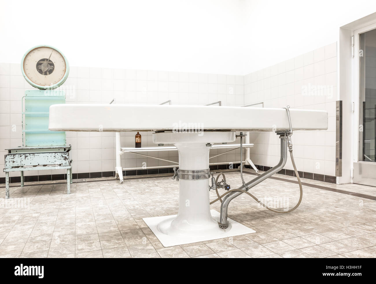 Autopsy examination hi-res stock photography and images - Alamy