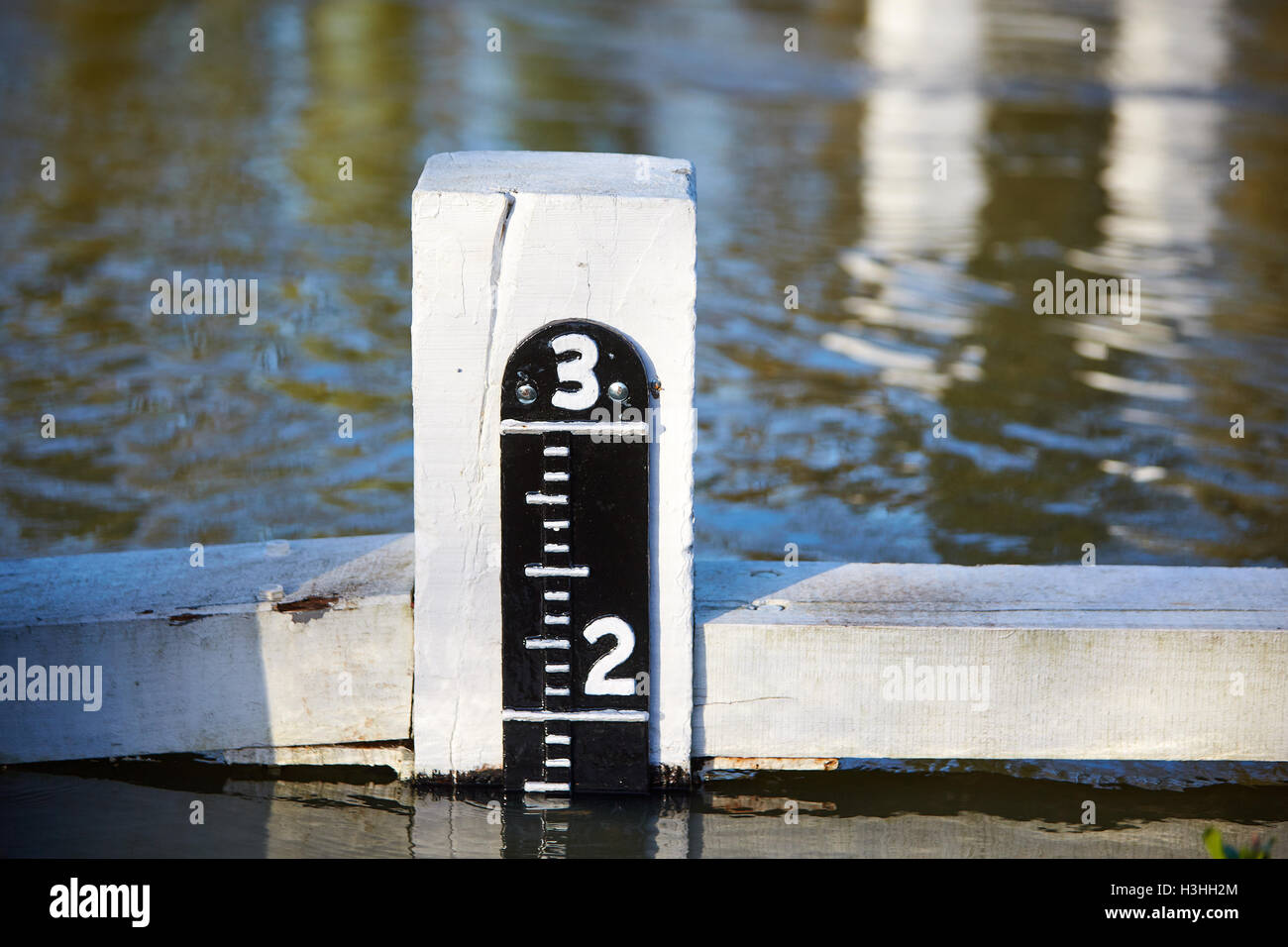 Water level gauge hi-res stock photography and images - Alamy