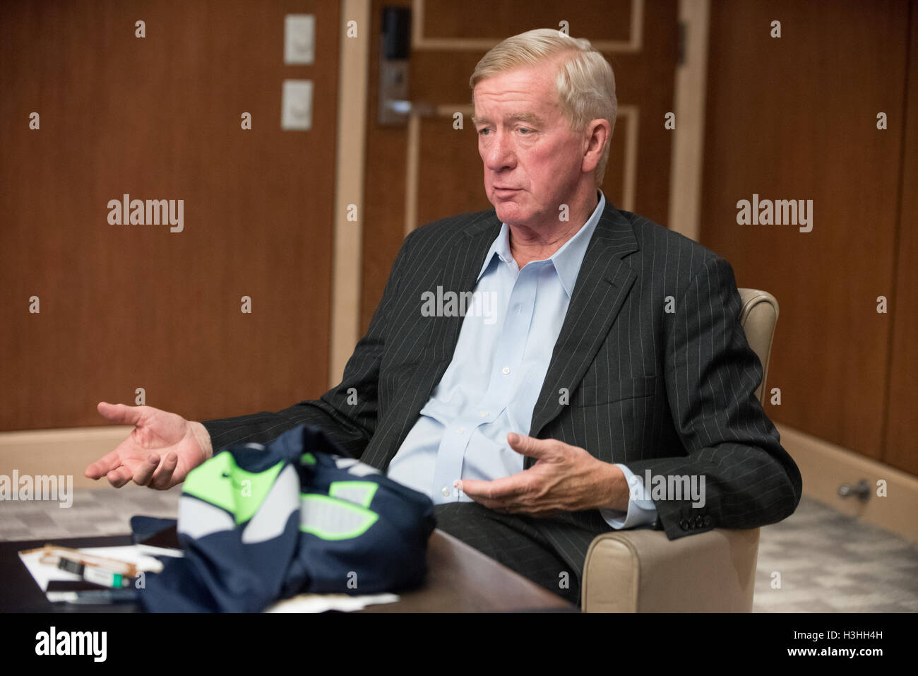 Governor Bill Weld speaks with the media before the Johnson/Weld ...