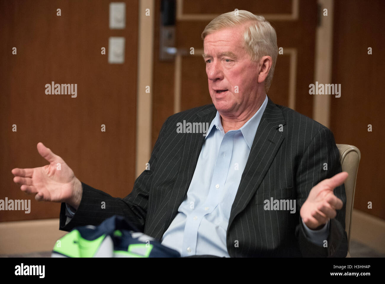 Governor Bill Weld speaks with the media before the Johnson/Weld ...