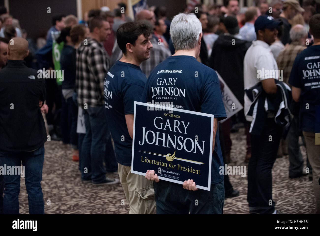 Johnson/Weld presidential rally attendees wait for Libertarian ...